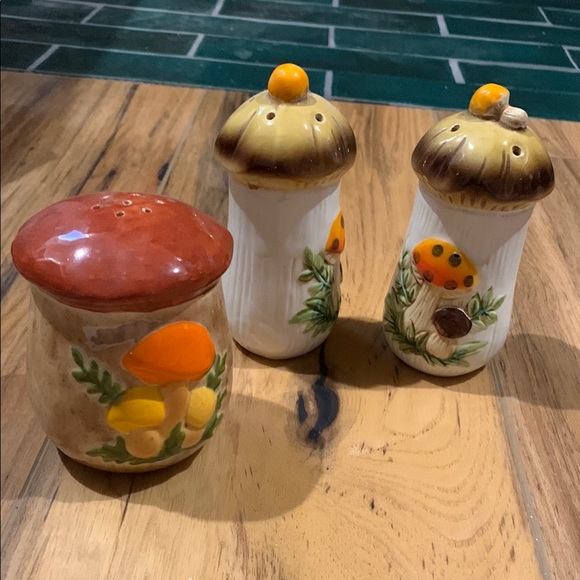 Vintage | Dining | Vintage Mushroom Matching Salt And Pepper Set W ...